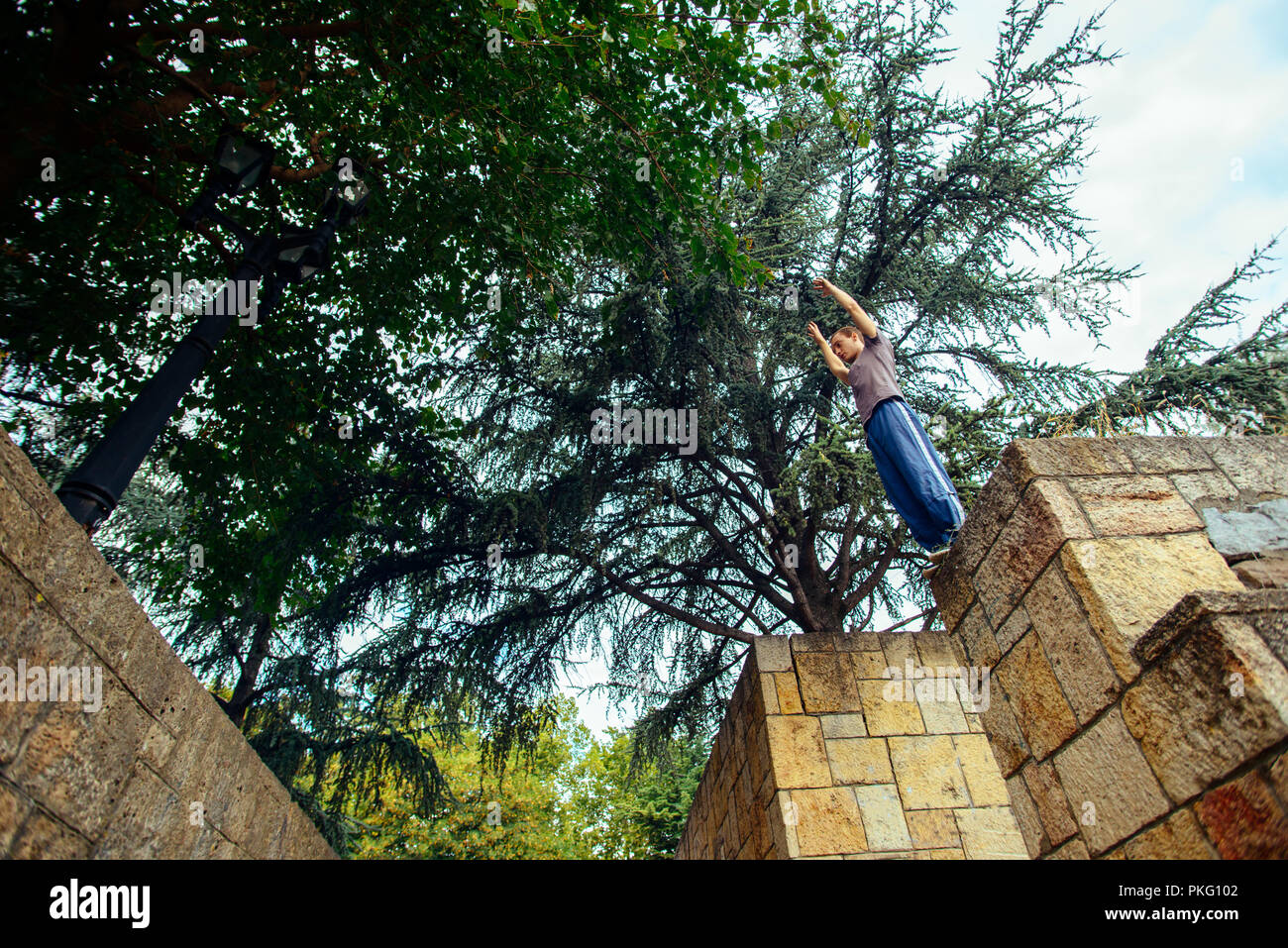 Free runner prepare to jumping on the wall Stock Photo - Alamy