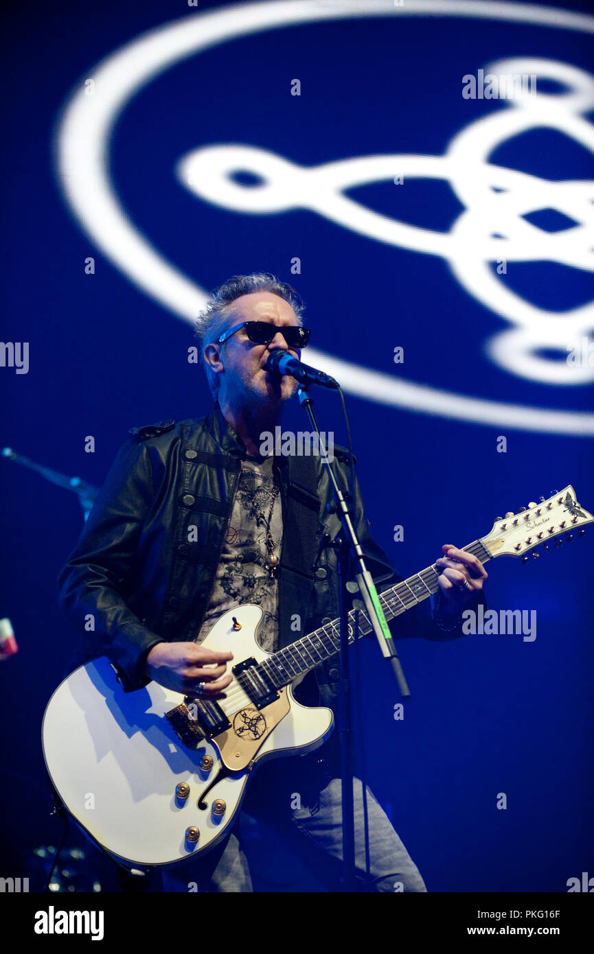 Gothic rock band the mission hi-res stock photography and images - Alamy