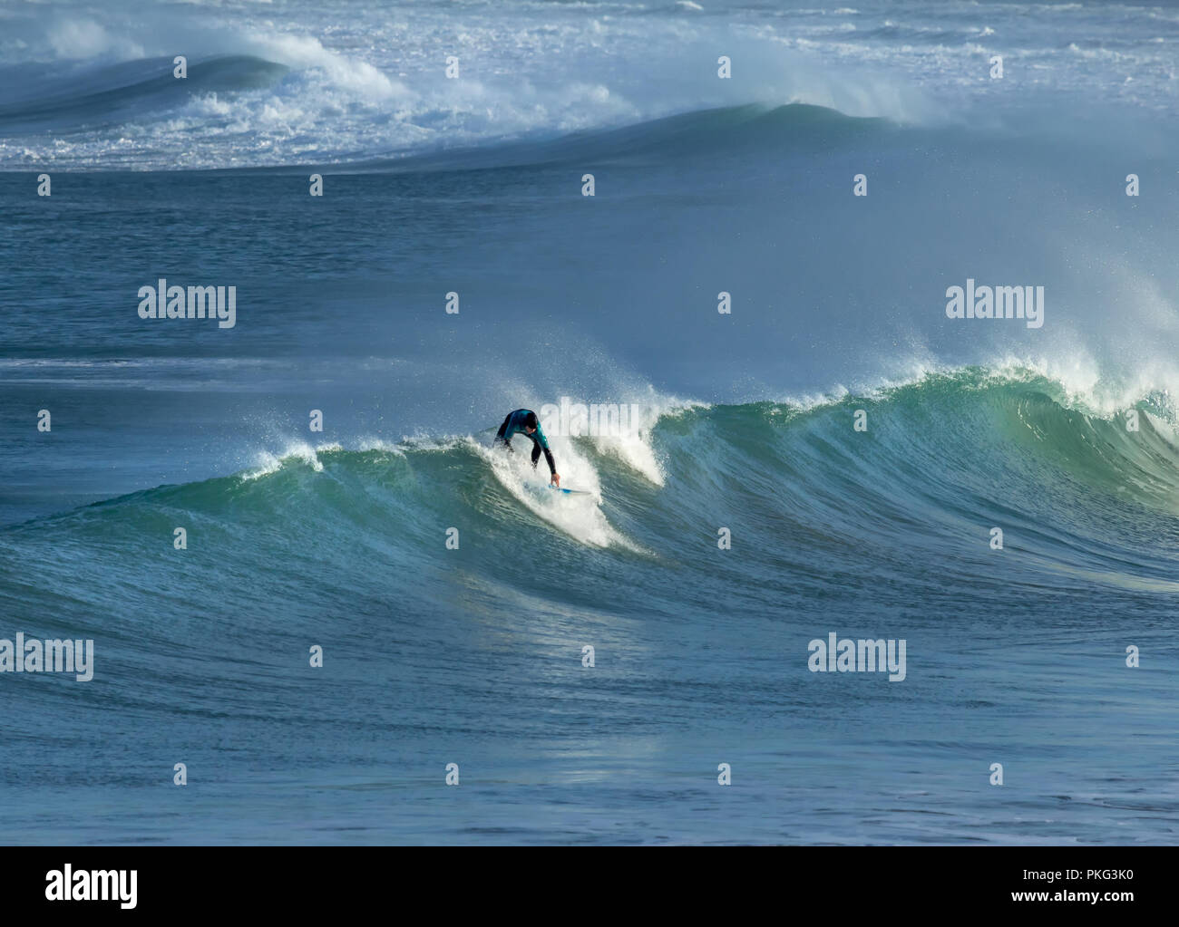 Surfing fistral beach hi-res stock photography and images - Alamy