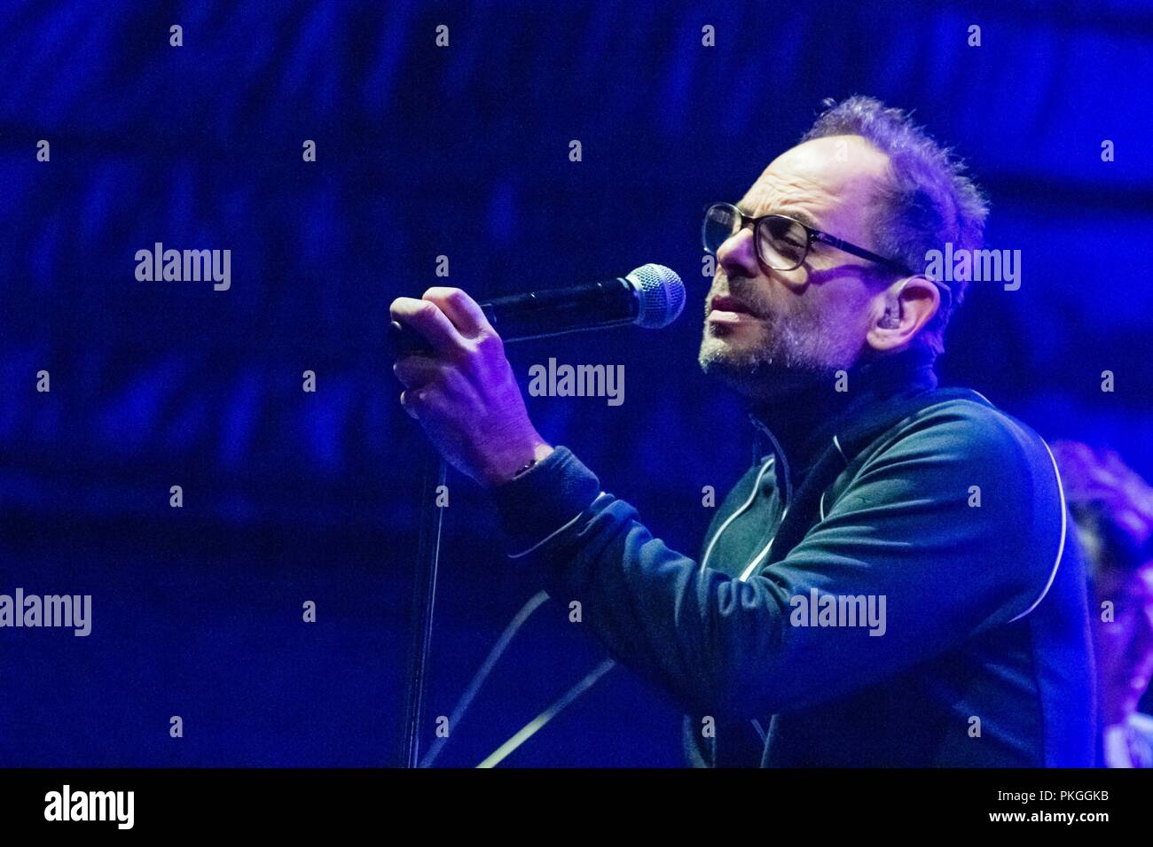 Robin wilson hi-res stock photography and images - Alamy