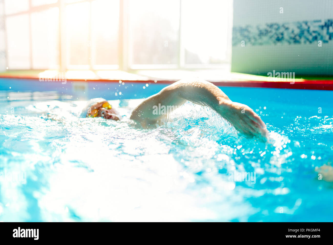 Swimmer athlete from the side hi-res stock photography and images - Alamy