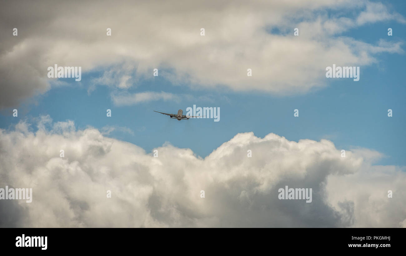 Emirates boeing 777 storm hi-res stock photography and images - Alamy