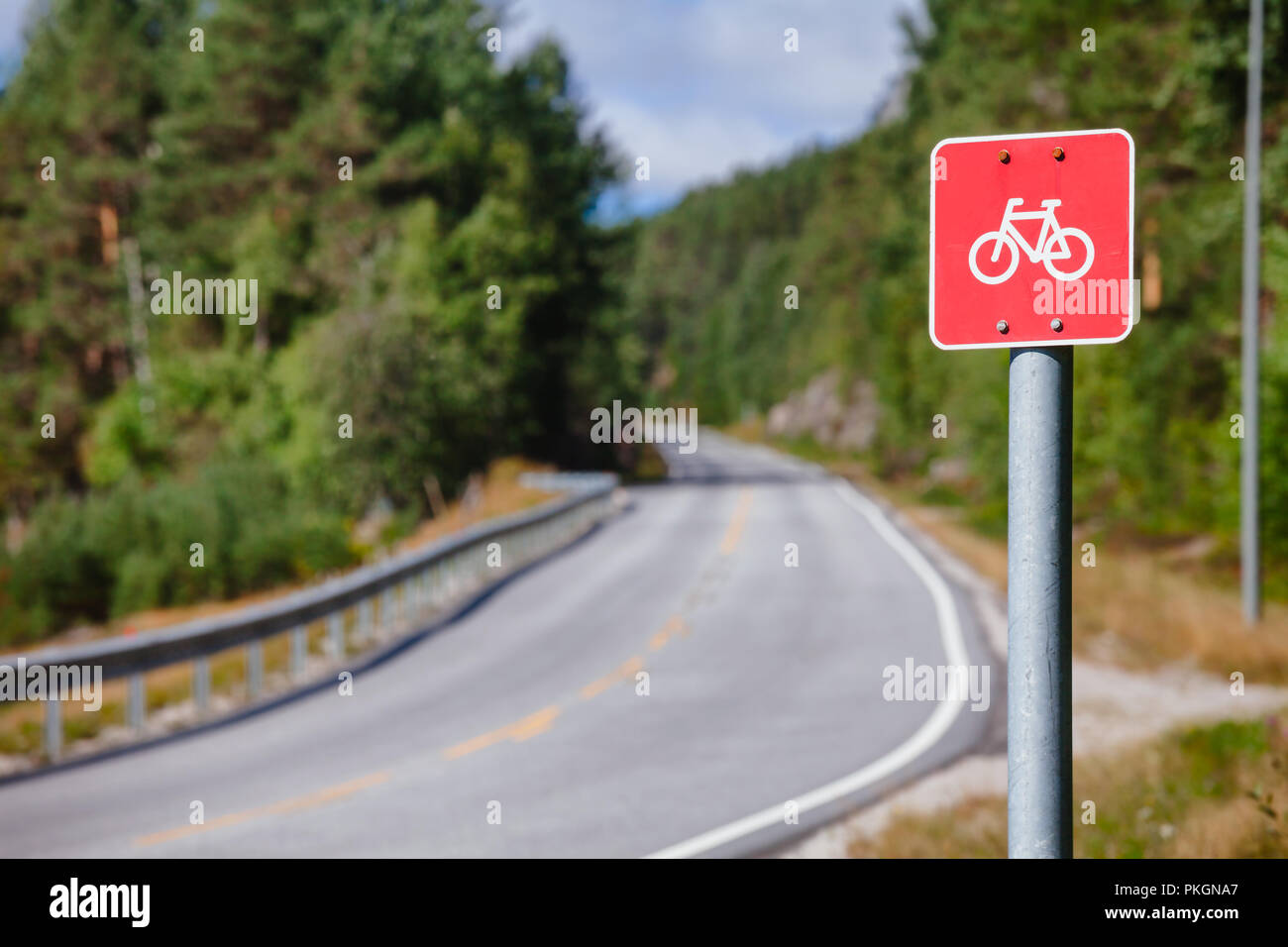 Cycle route symbol hi-res stock photography and images - Alamy