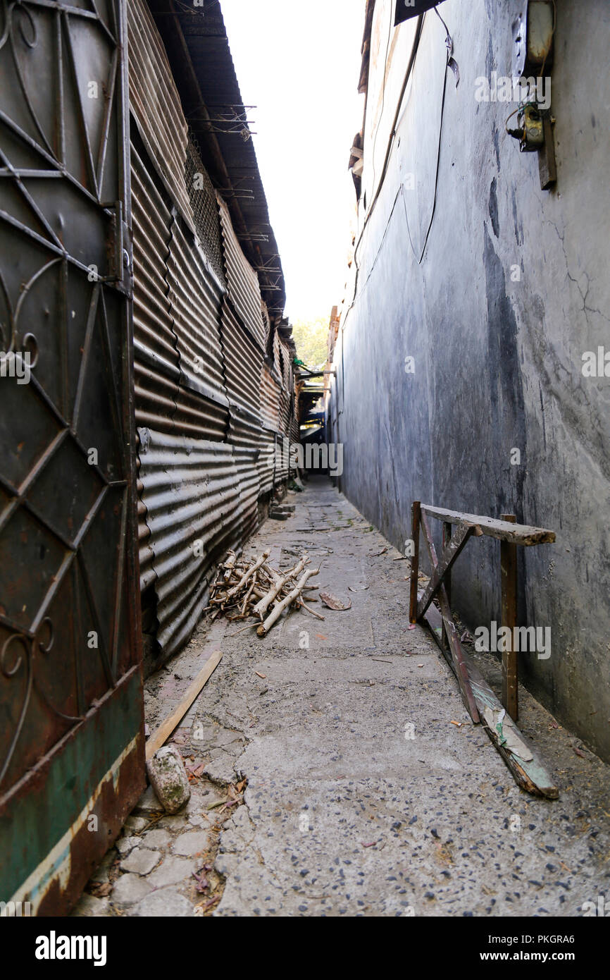 Narrow way hi-res stock photography and images - Alamy