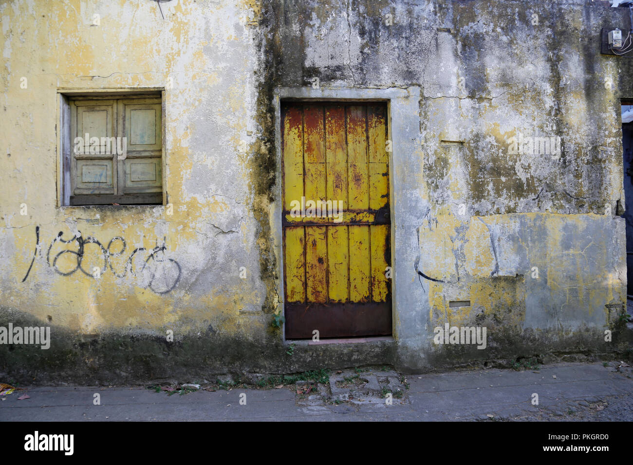 Square metal door hi-res stock photography and images - Alamy