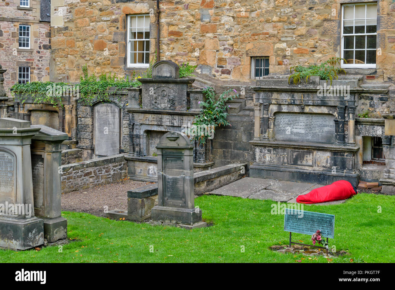 Building inside edinburgh castle hi-res stock photography and images ...