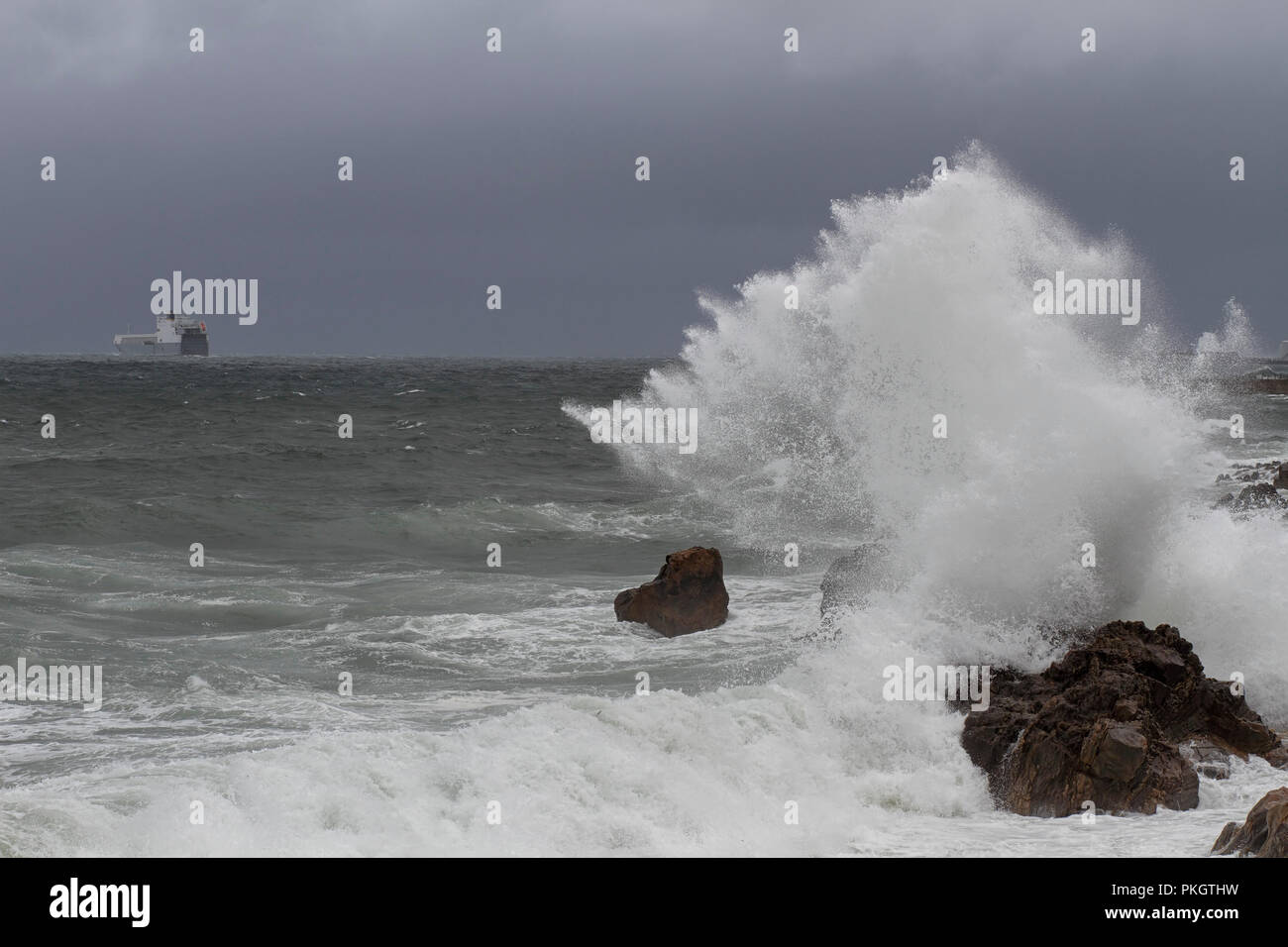 Ship breaking waves hi-res stock photography and images - Alamy