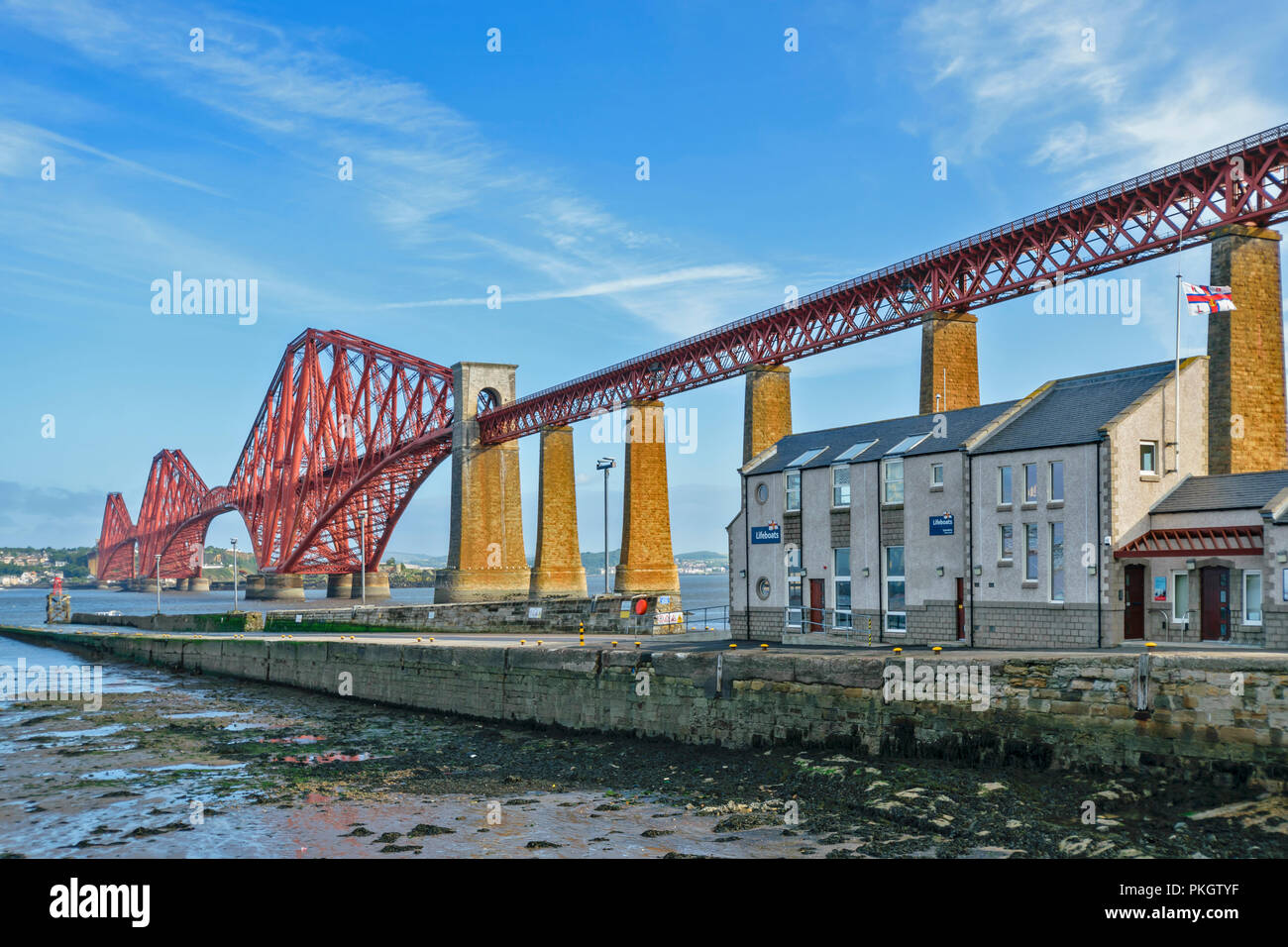 FORTH RAILWAY BRIDGE OVER THE FIRTH WITH RNLI BUILDINGS Stock Photo - Alamy