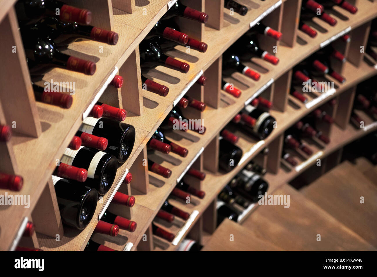 French winery cellar hi-res stock photography and images - Alamy