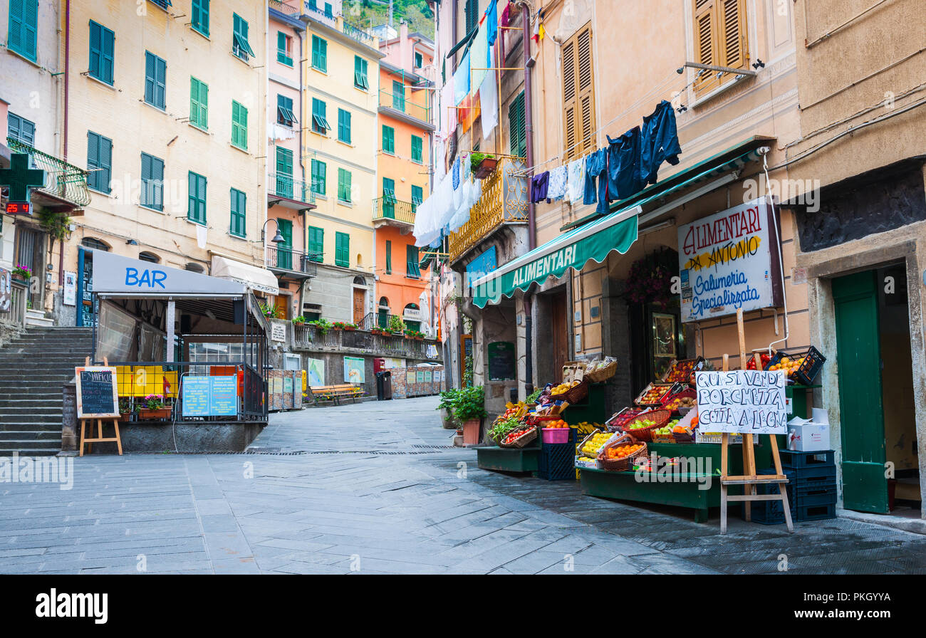 Typical italian village street scene hi-res stock photography and ...