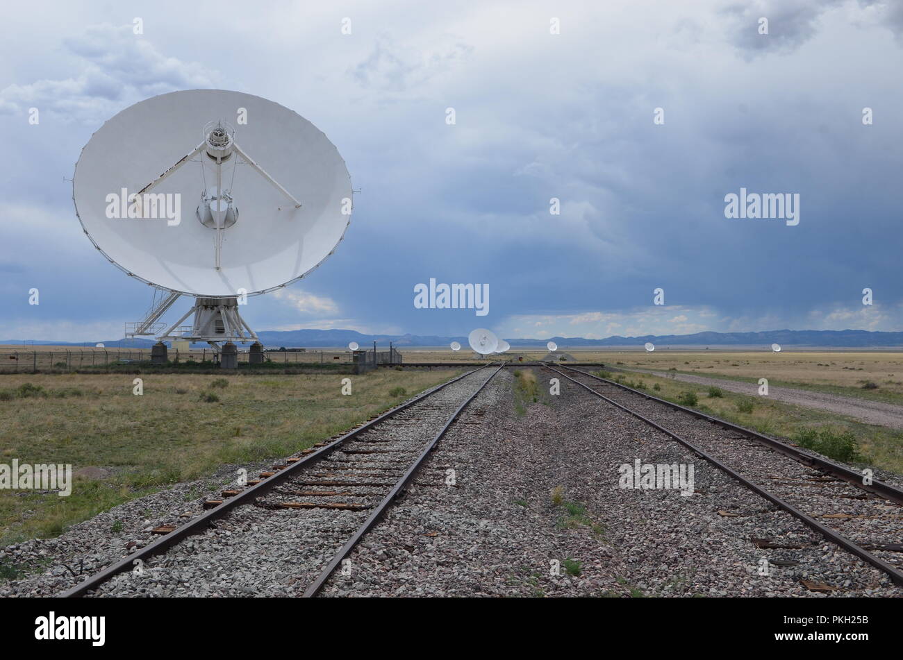 Array receiver dishes radio telescope hi-res stock photography and ...