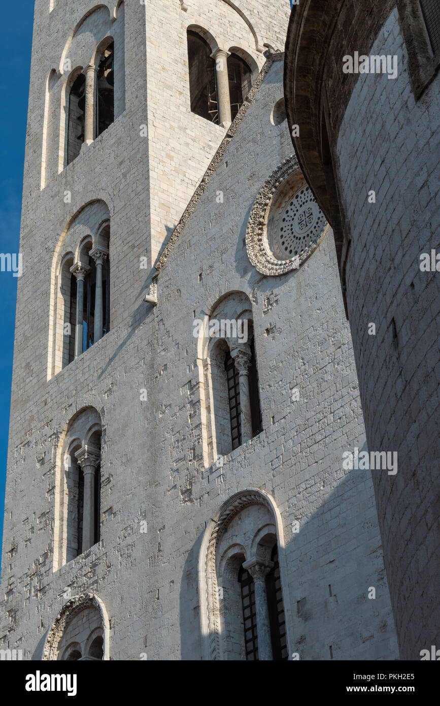 The cathedral of old Bari Stock Photo - Alamy