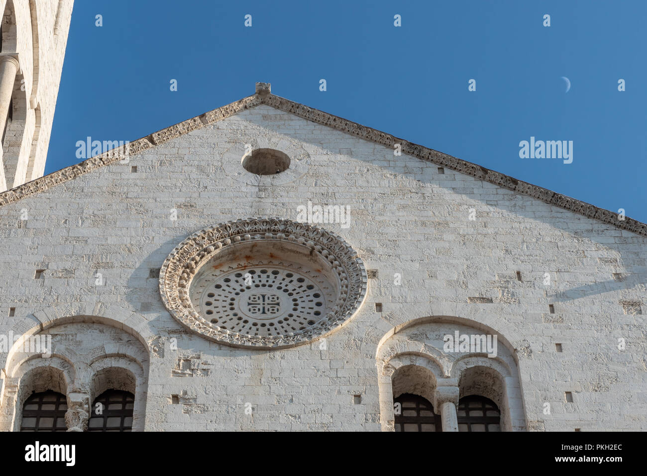 The cathedral of old Bari Stock Photo - Alamy