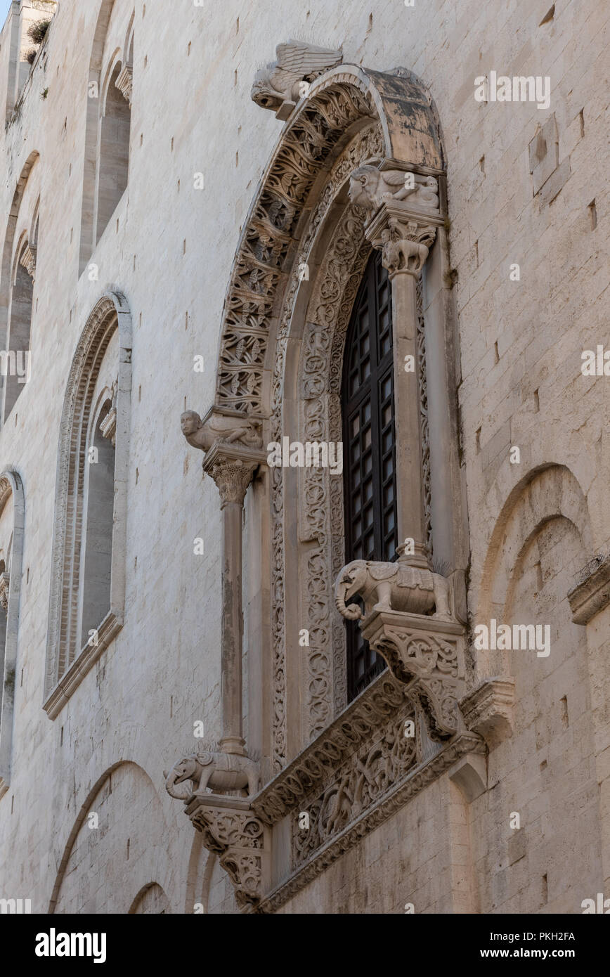 The cathedral of old Bari Stock Photo - Alamy