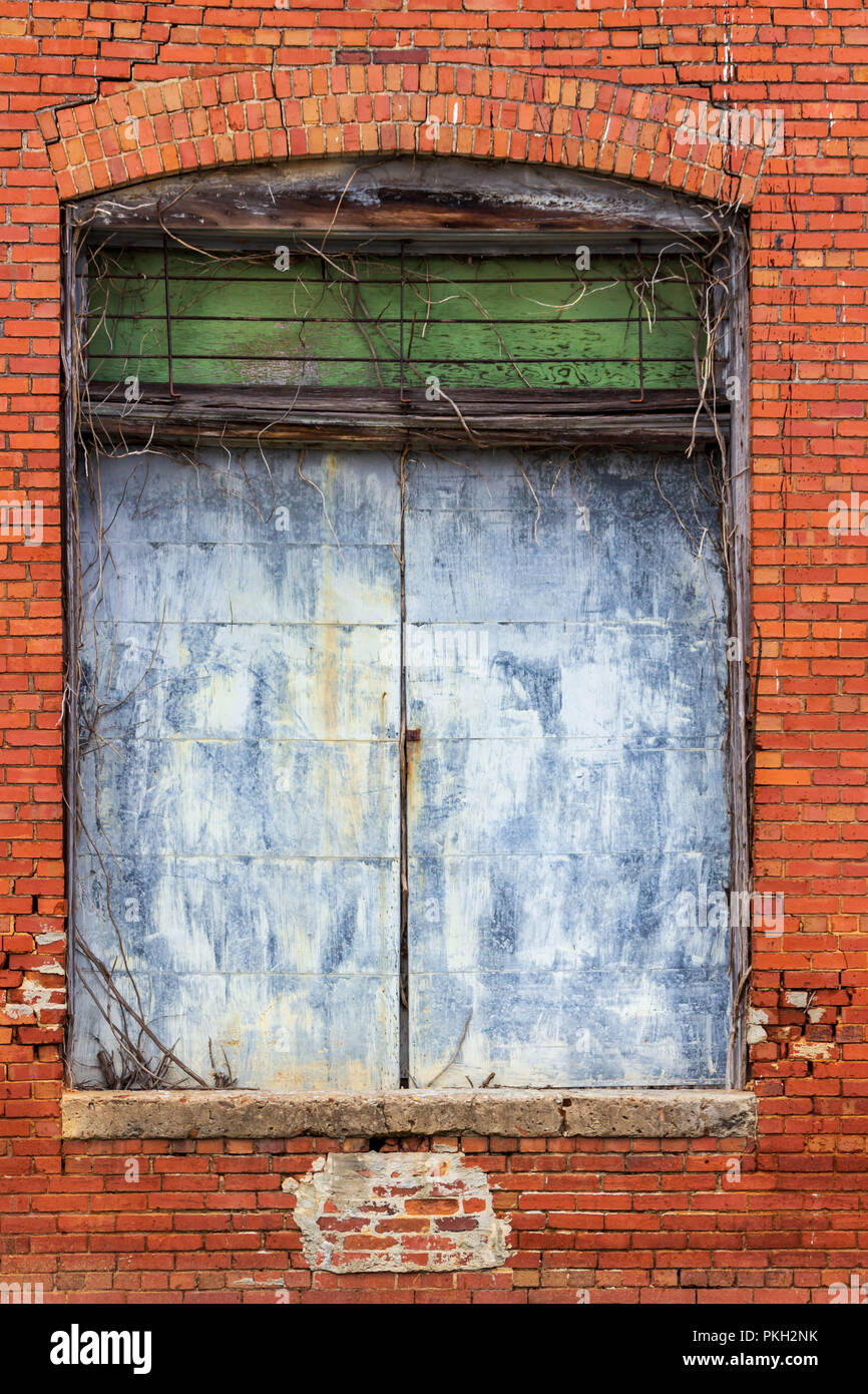 Old wood warehouse door hi-res stock photography and images - Alamy