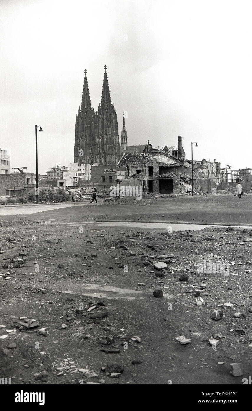 Bomb damage cologne cathedral hi-res stock photography and images - Alamy