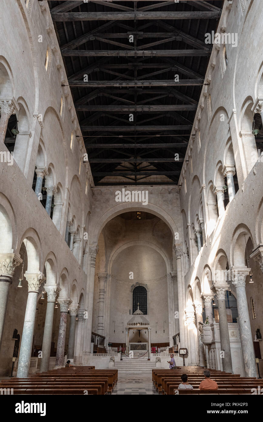 The cathedral of old Bari Stock Photo - Alamy