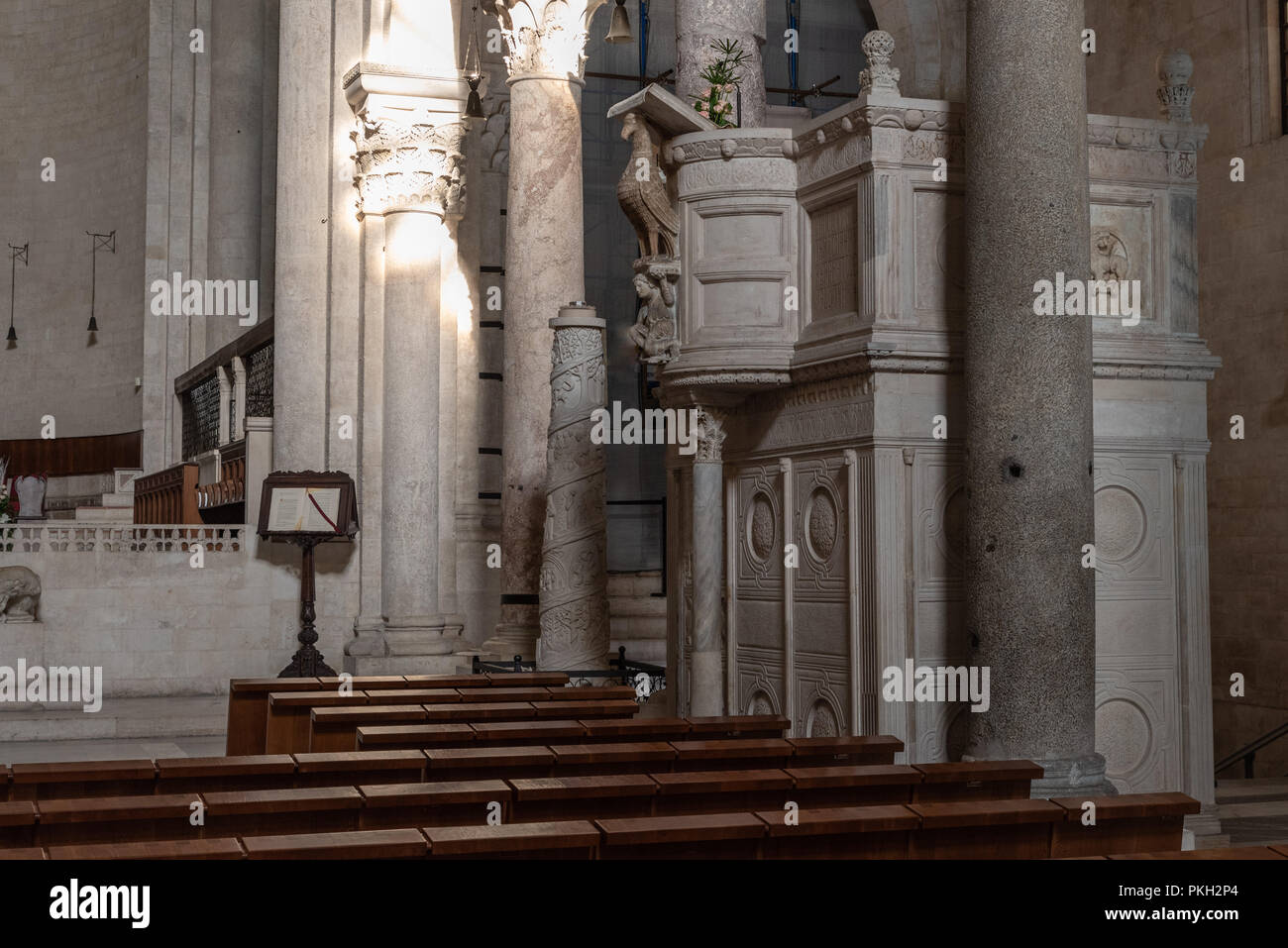 The cathedral of old Bari Stock Photo - Alamy