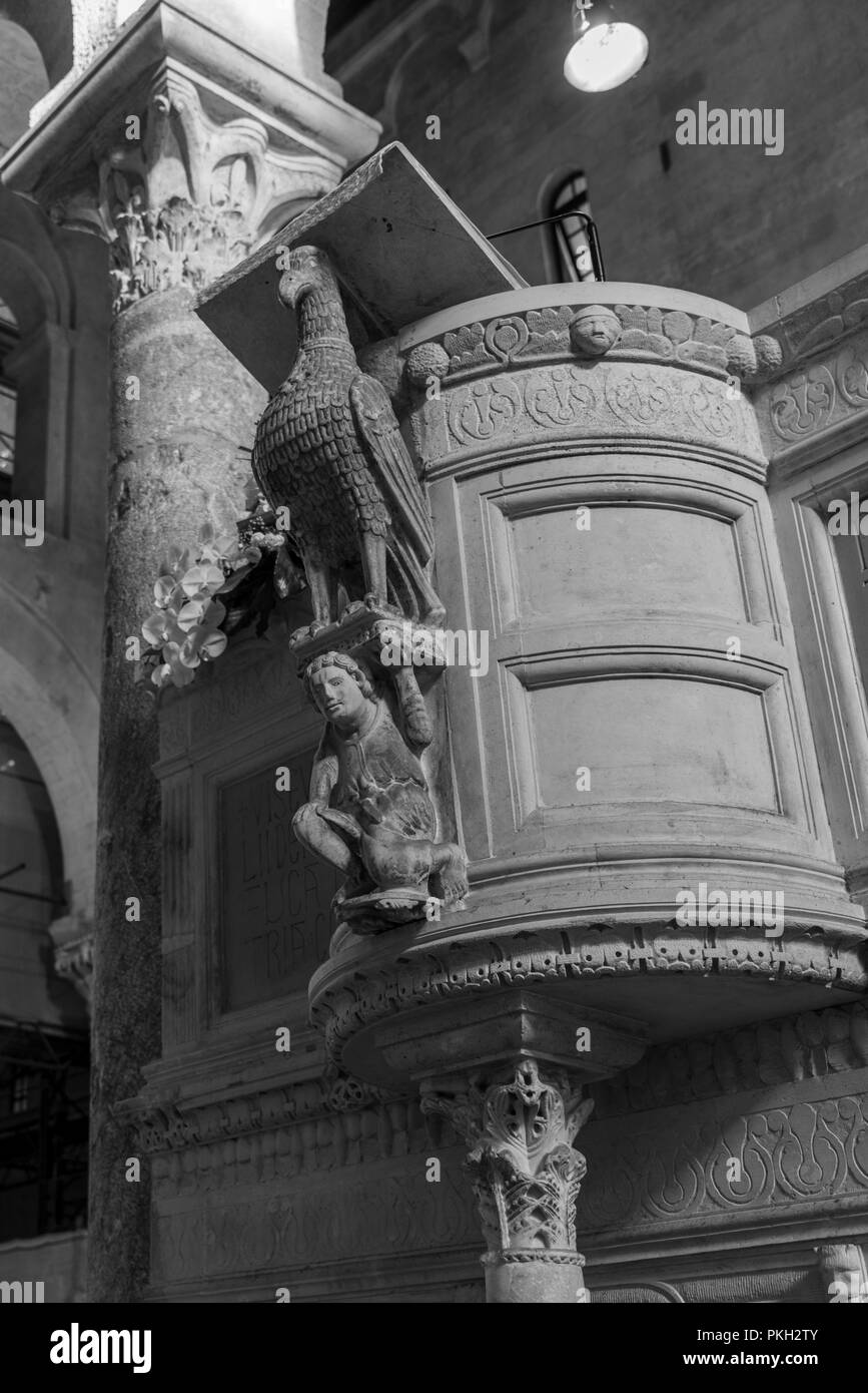 The cathedral of old Bari Stock Photo - Alamy