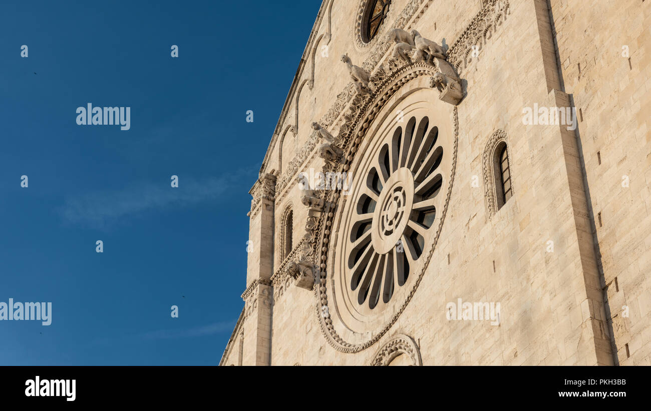The cathedral of old Bari Stock Photo - Alamy