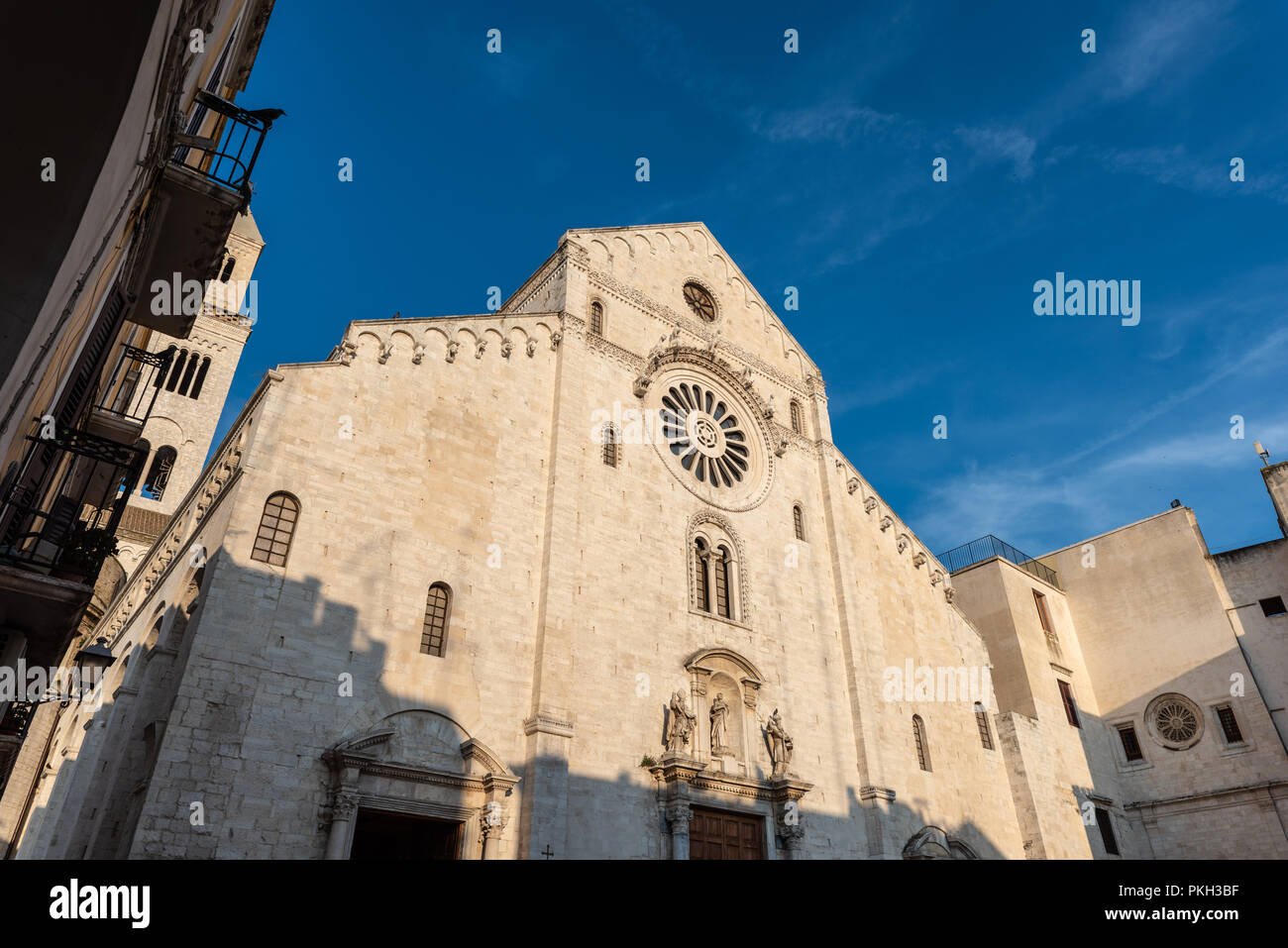 The cathedral of old Bari Stock Photo - Alamy