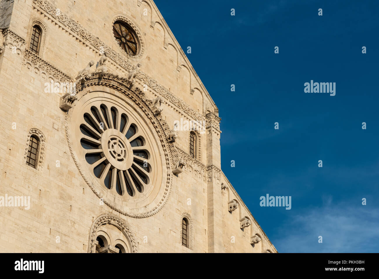 The cathedral of old Bari Stock Photo - Alamy