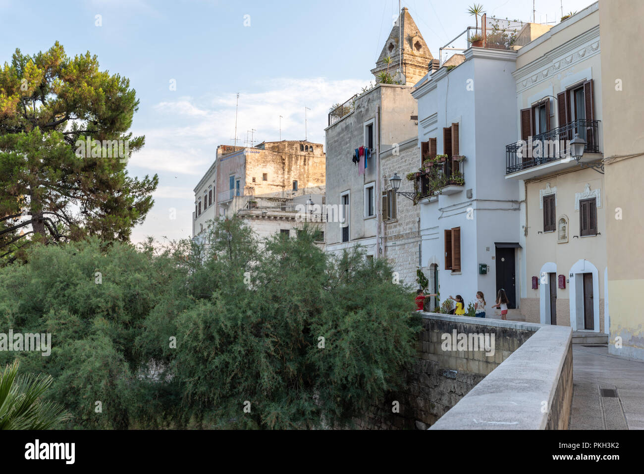 The streets and alleys of old Bari Stock Photo - Alamy