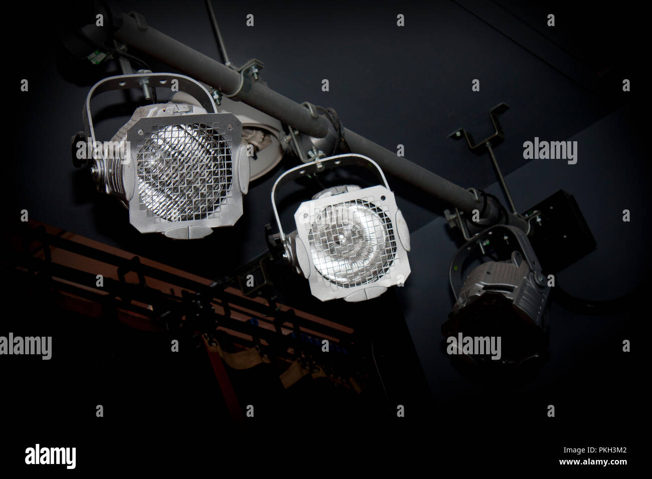 Drama lighting hi-res stock photography and images - Alamy