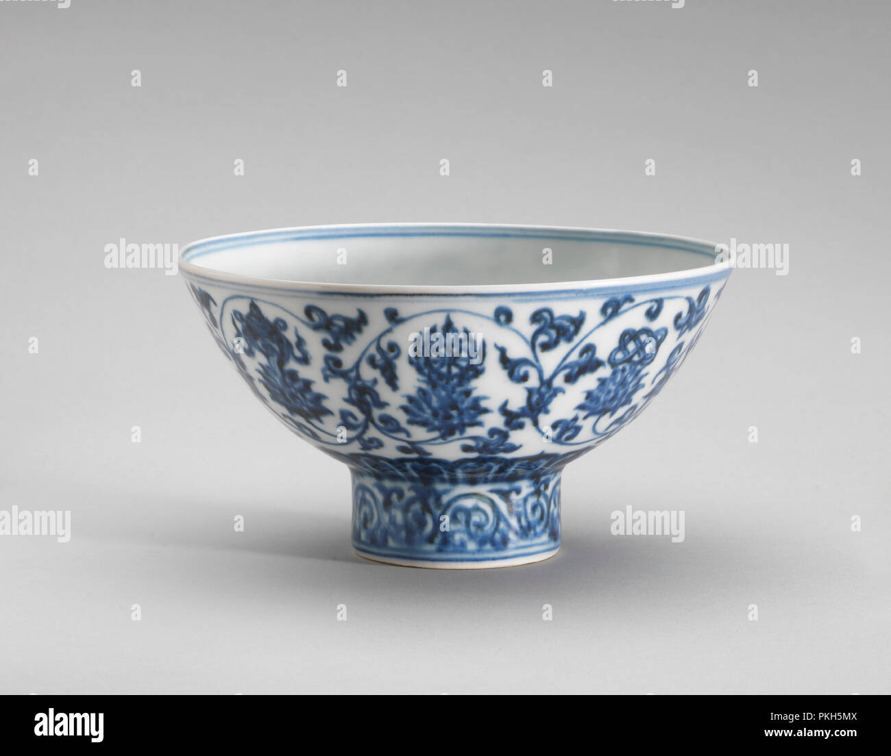 Ming dynasty bowl hi-res stock photography and images - Alamy