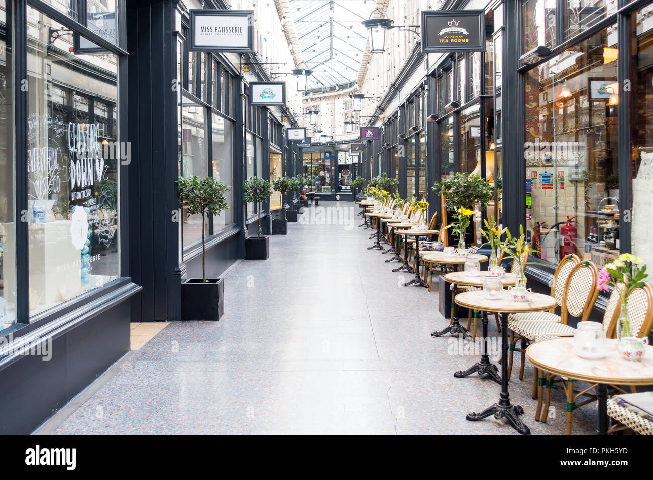High street arcade cardiff hi-res stock photography and images - Alamy