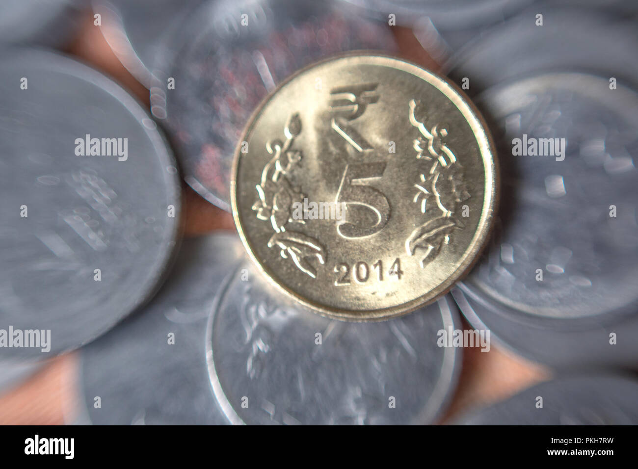5 rupees coins hi-res stock photography and images - Alamy