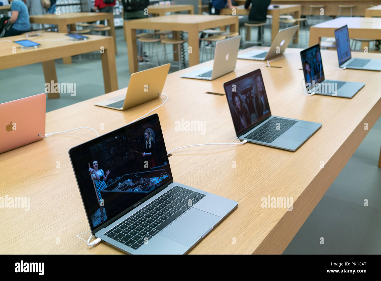 Inside the apple hi-res stock photography and images - Alamy