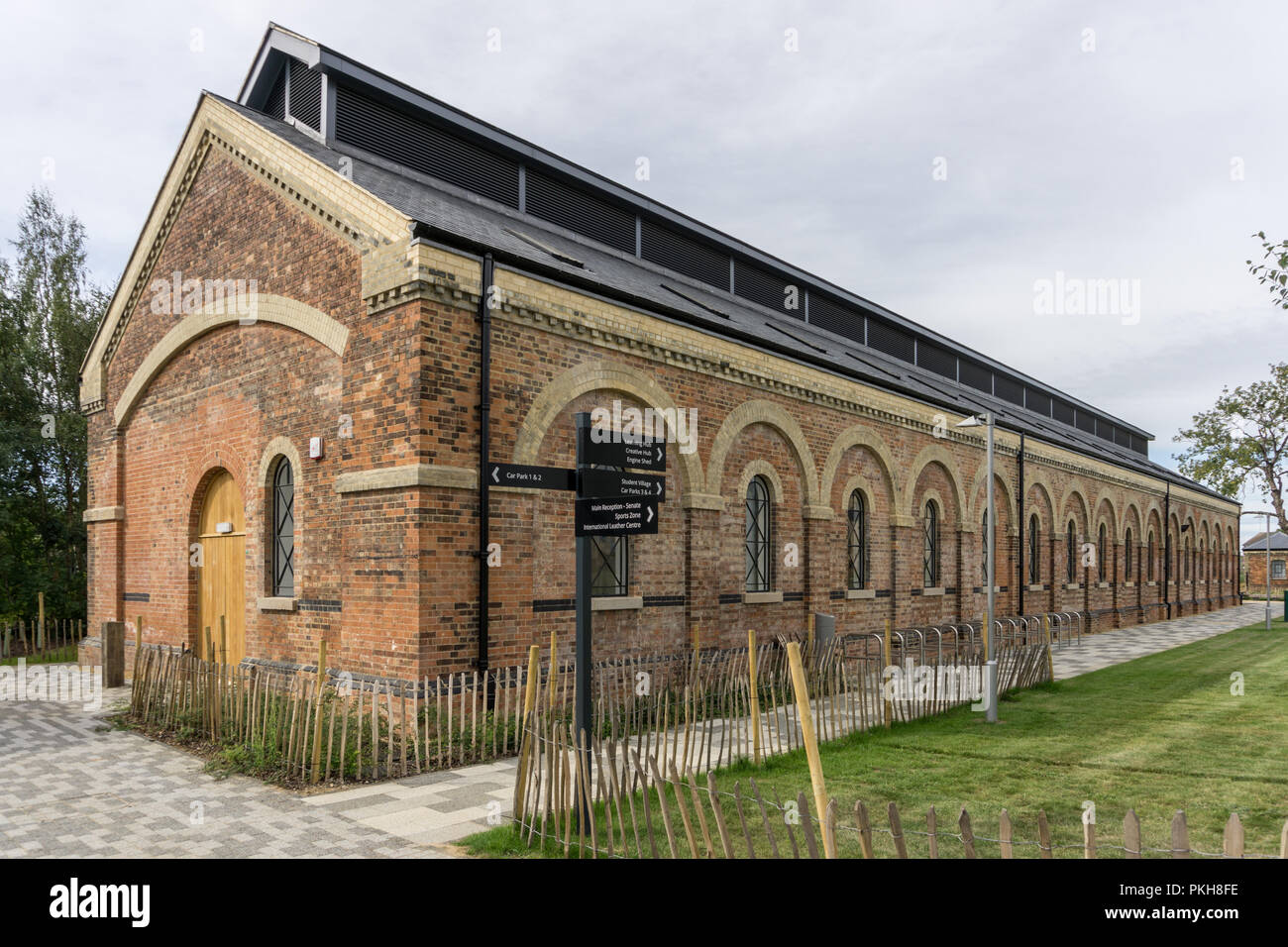 Campus university hi-res stock photography and images - Alamy