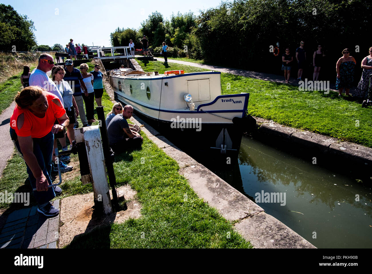 Locks and boats hi-res stock photography and images - Alamy