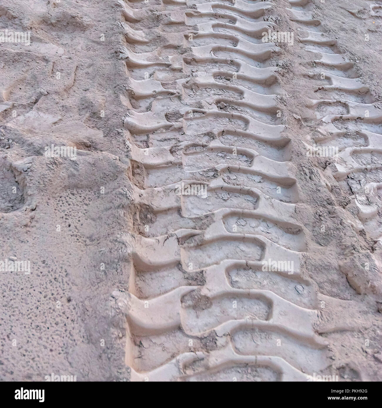 Tire marks in sand of construction yard close up Stock Photo - Alamy