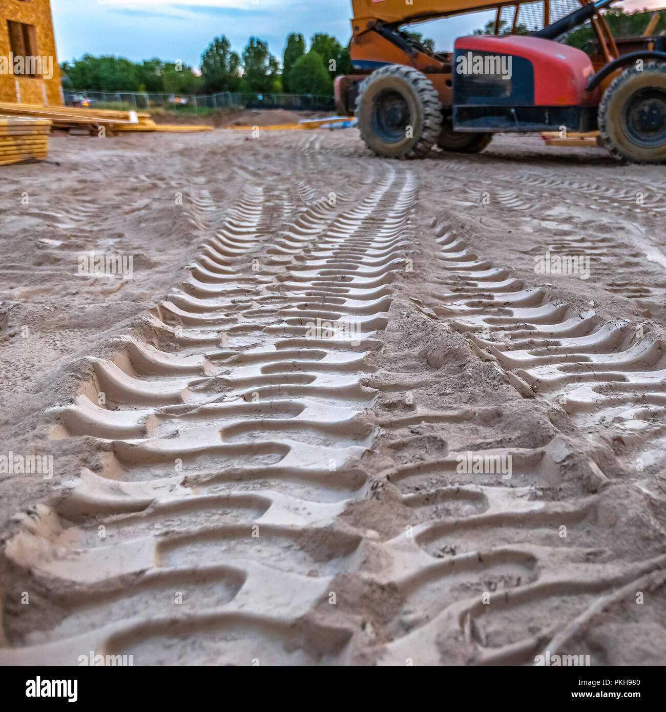 Tire tread in sand hi-res stock photography and images - Alamy