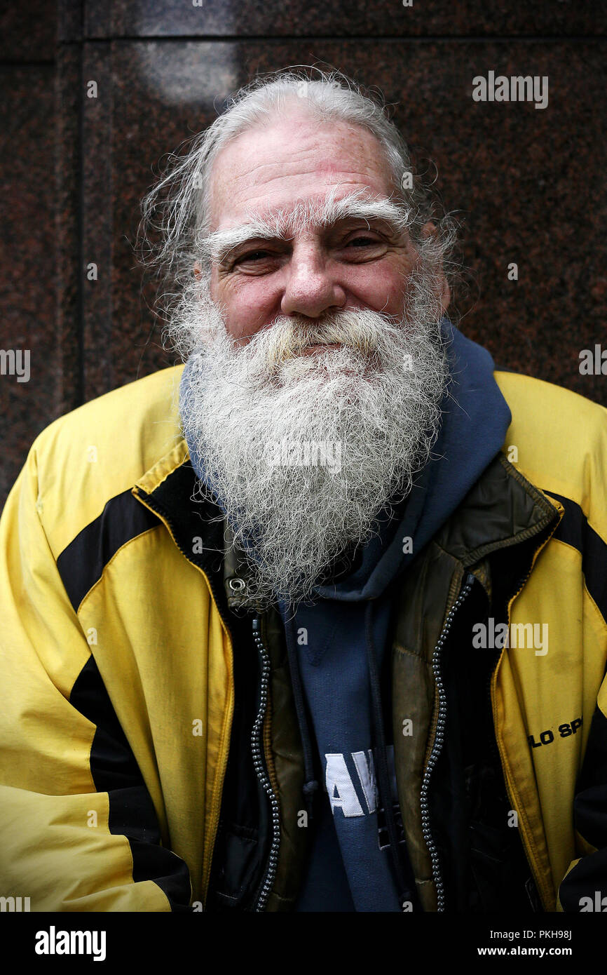 Smiling homeless man hi-res stock photography and images - Alamy