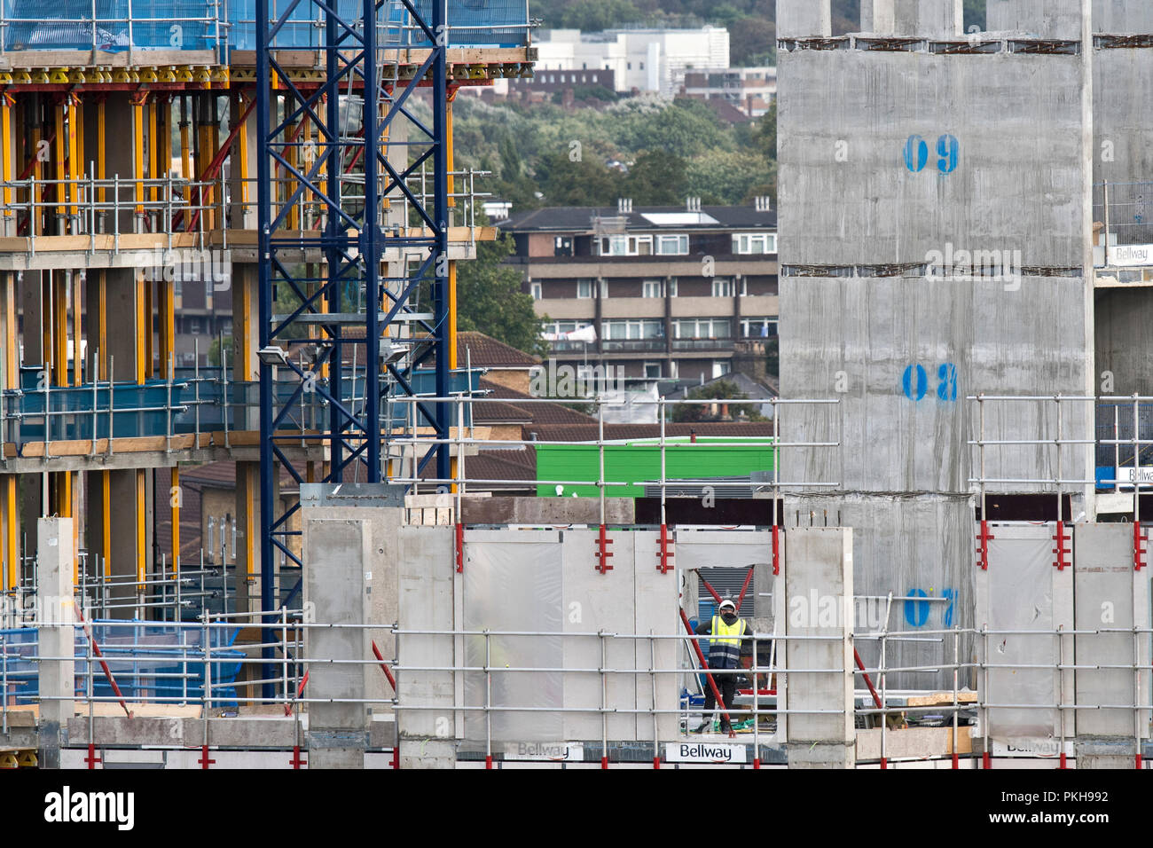 Construction work continues on new apartment buildings in Nine Elms ...