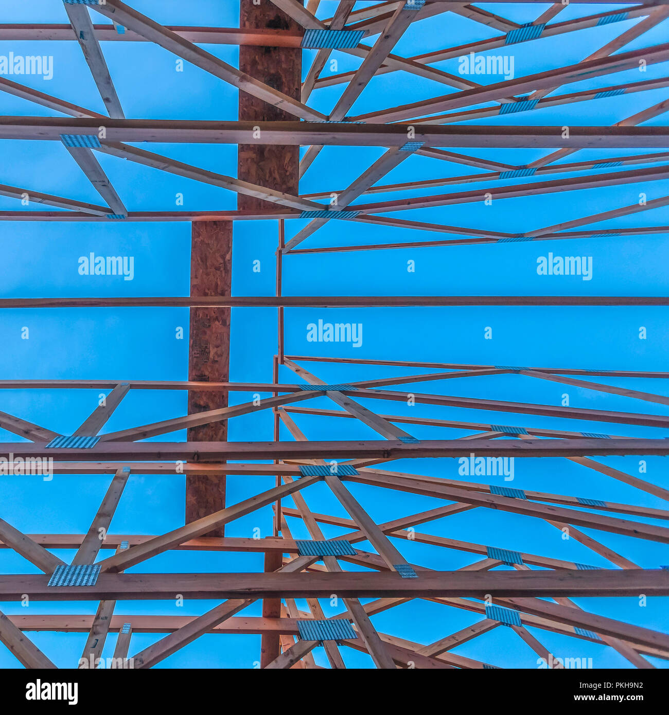 Upward view of open roof top square Stock Photo - Alamy