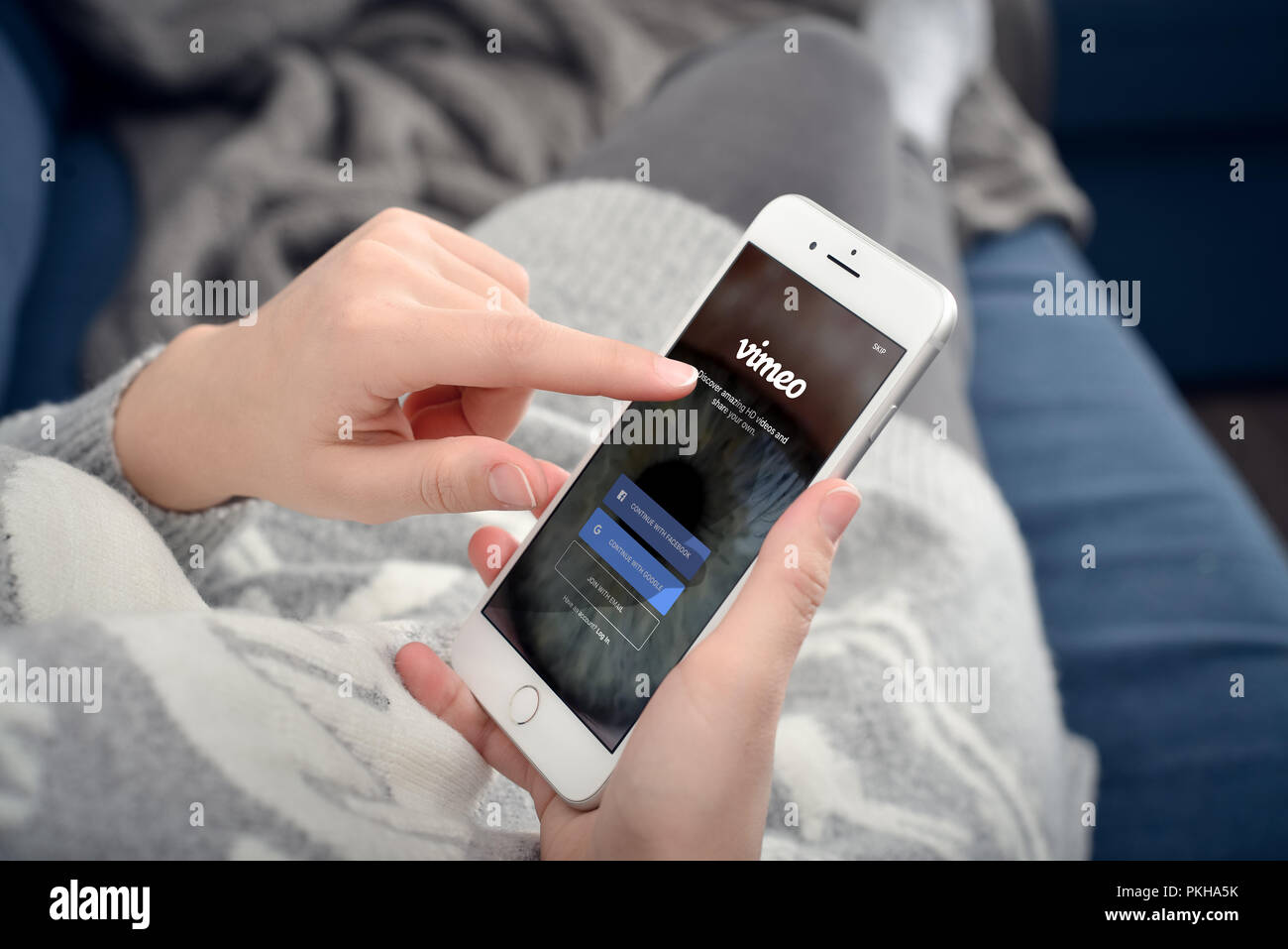 Log in screen hi-res stock photography and images - Alamy