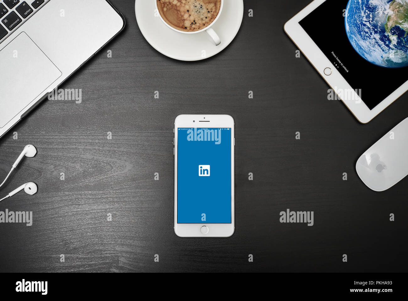 Linkedin app hi-res stock photography and images - Alamy