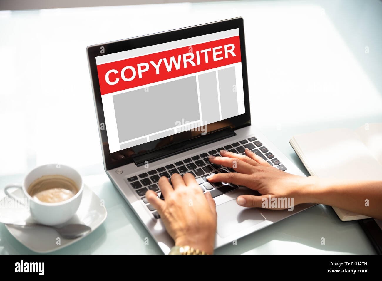 Office article hi-res stock photography and images - Alamy