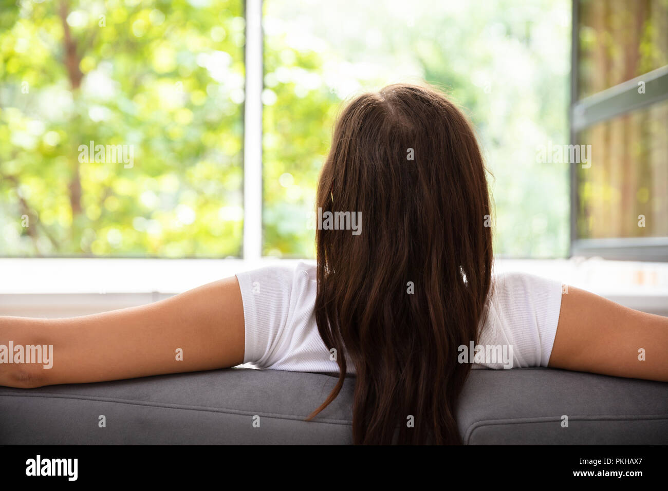 Black woman rear view hi-res stock photography and images - Alamy