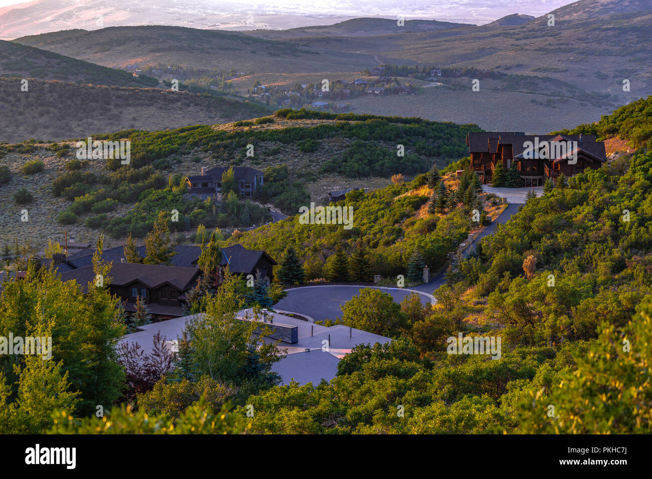 Homes in the hills hi-res stock photography and images - Alamy