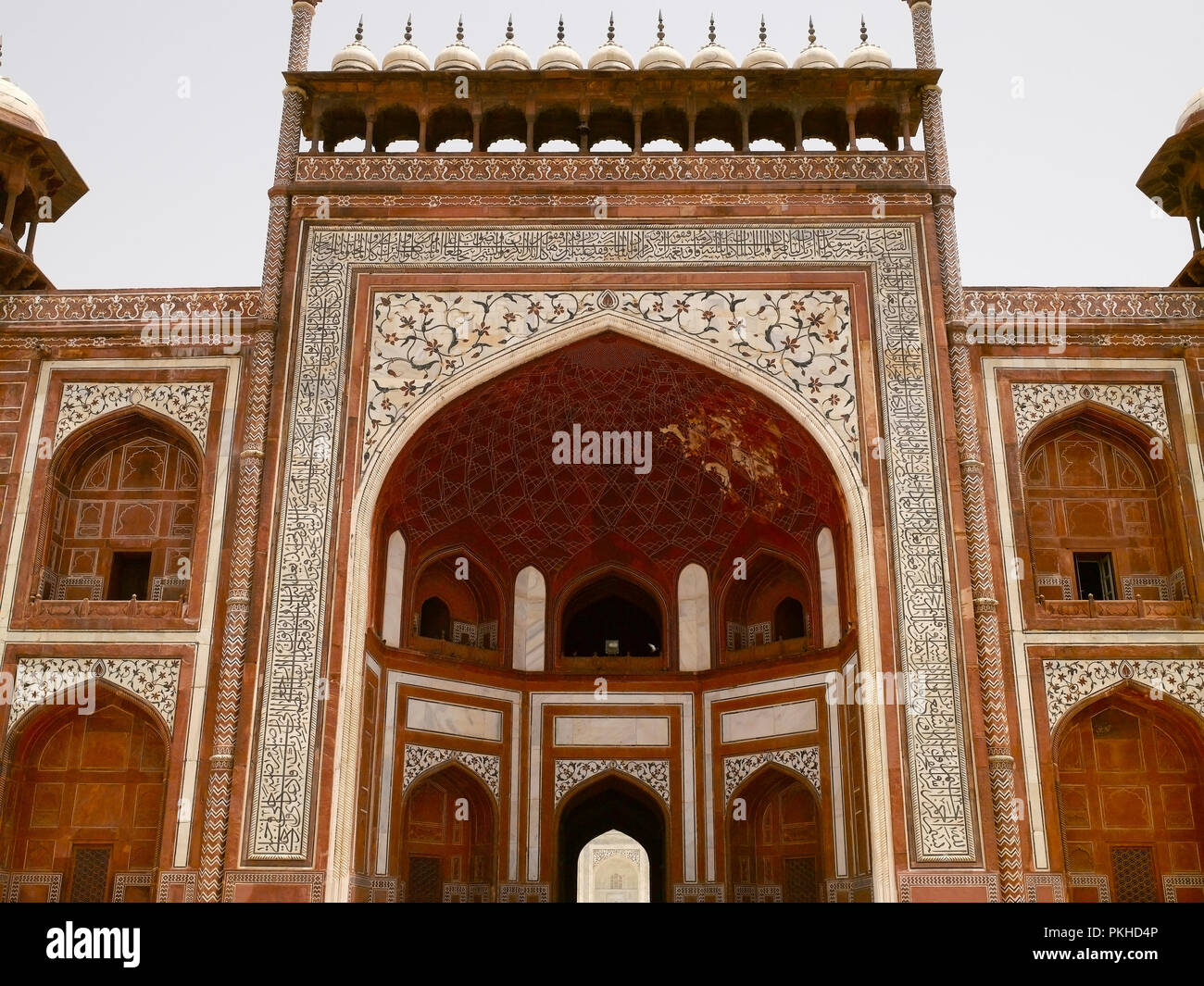 Darwaza-i-rauza, The Great gate , gateway to The Taj Mahal, Agra, India ...