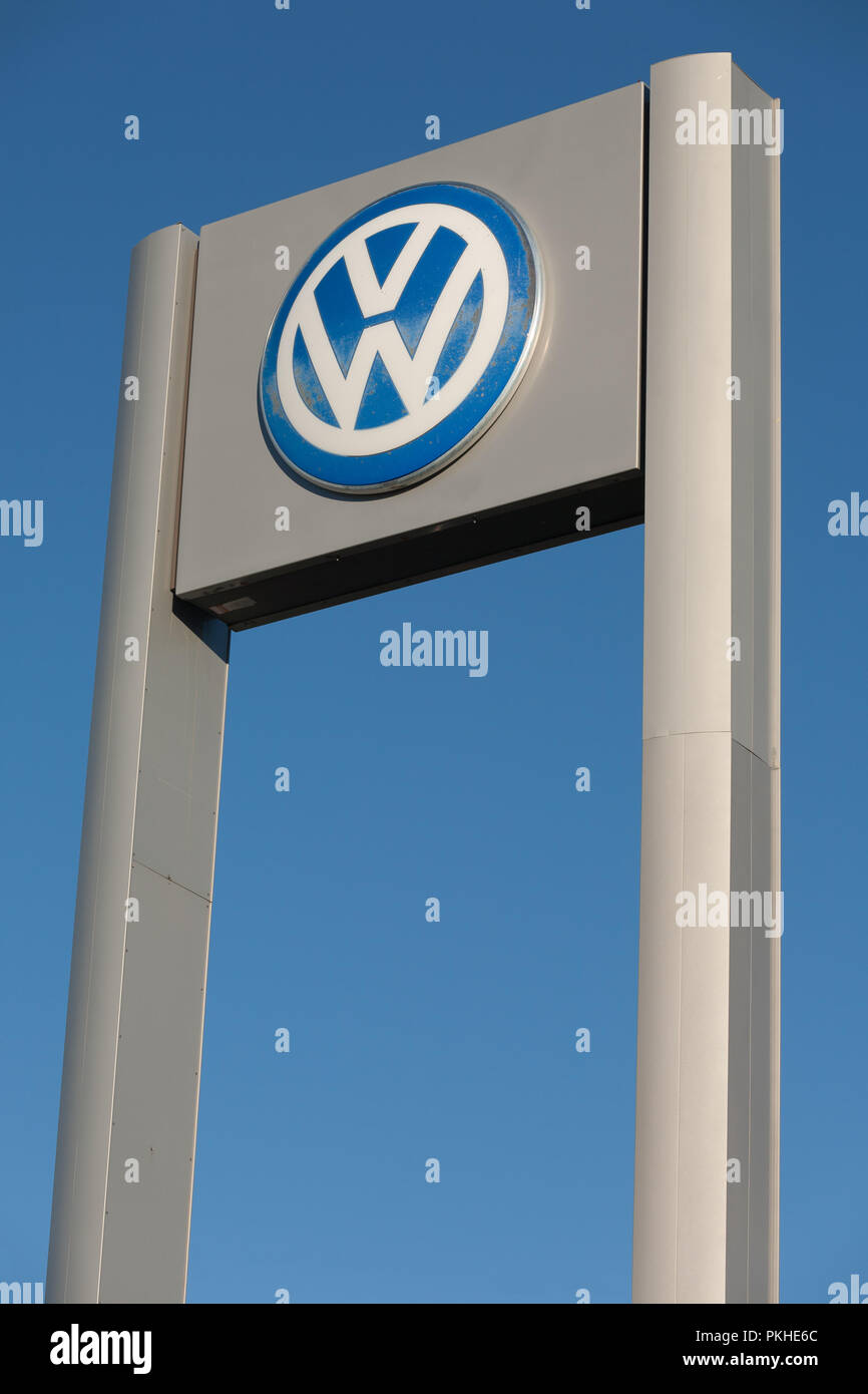 Vw volkswagen dealer dealership sign hi-res stock photography and ...