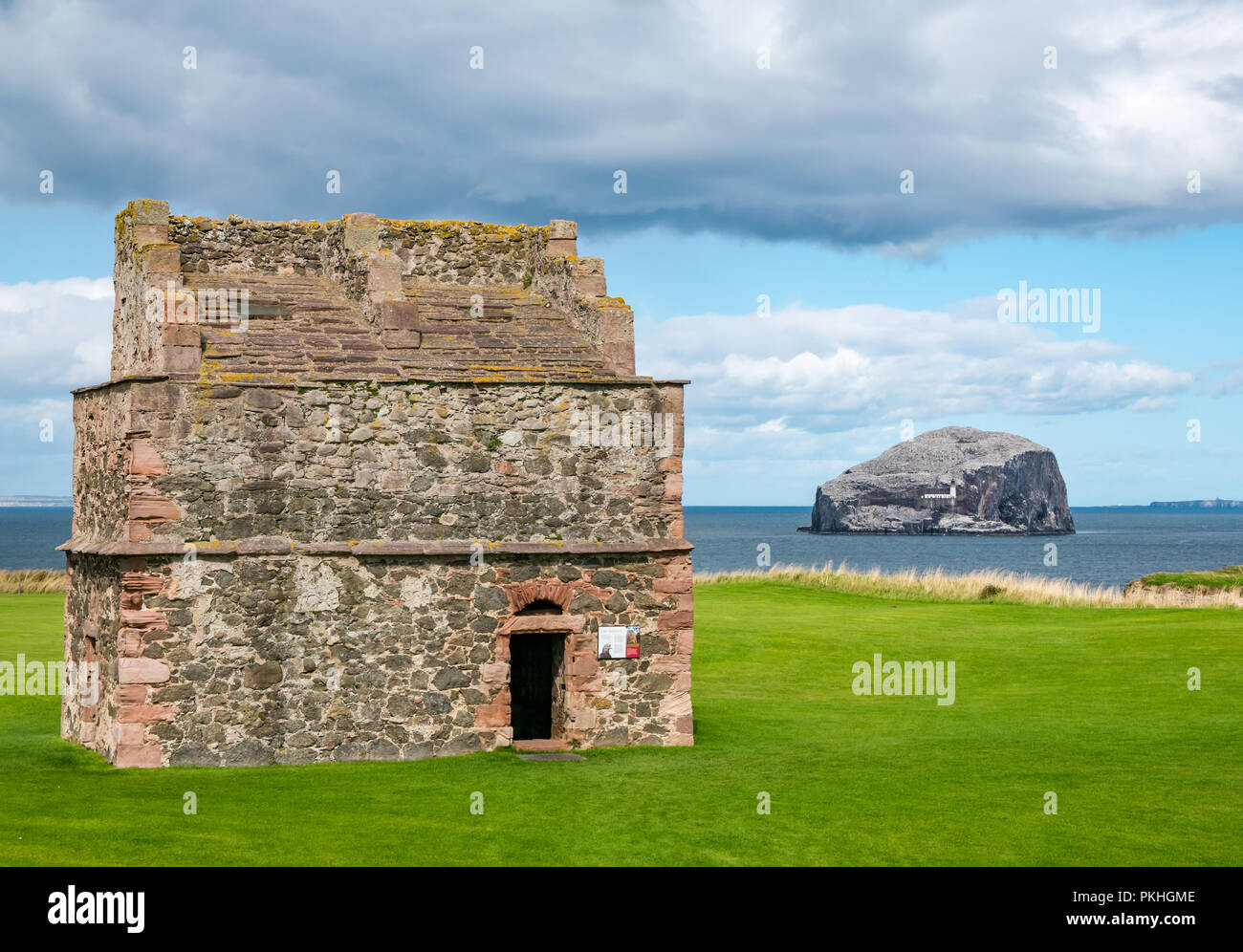 14th century castle hi-res stock photography and images - Alamy