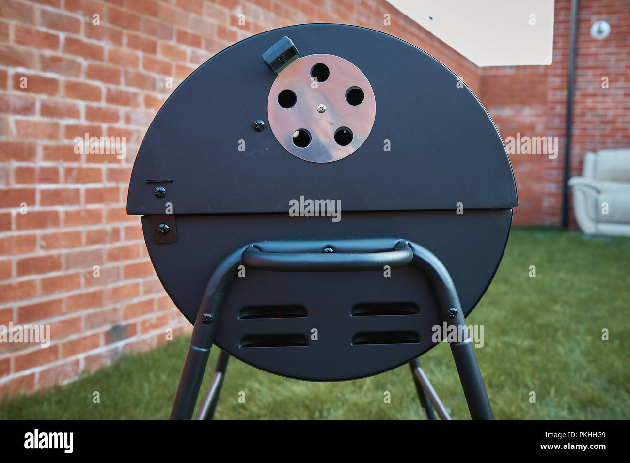 Black barrel barbecue hi-res stock photography and images - Alamy