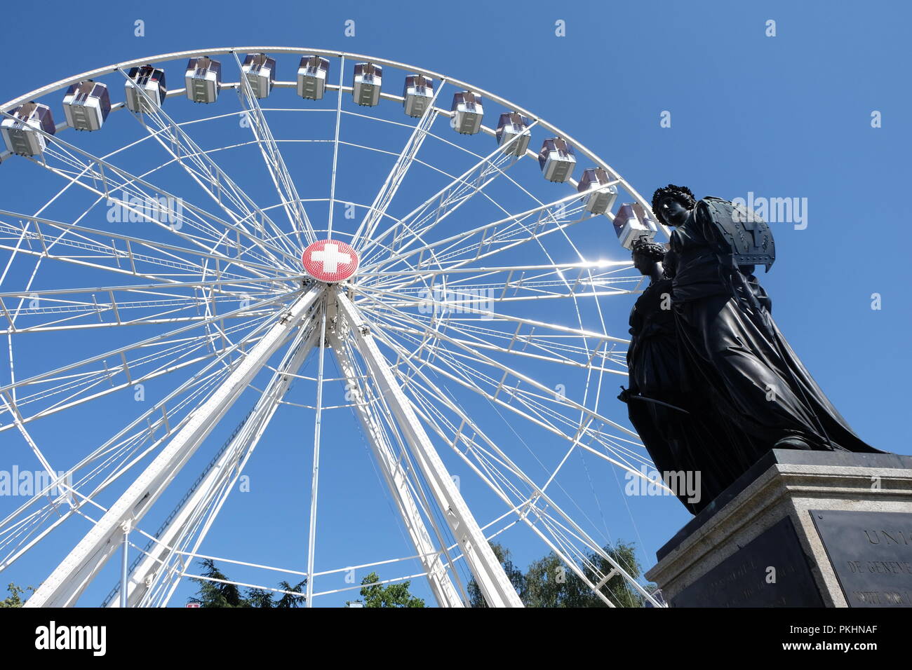 ferris wheel by lake geneva, switzerland Stock Photo - Alamy