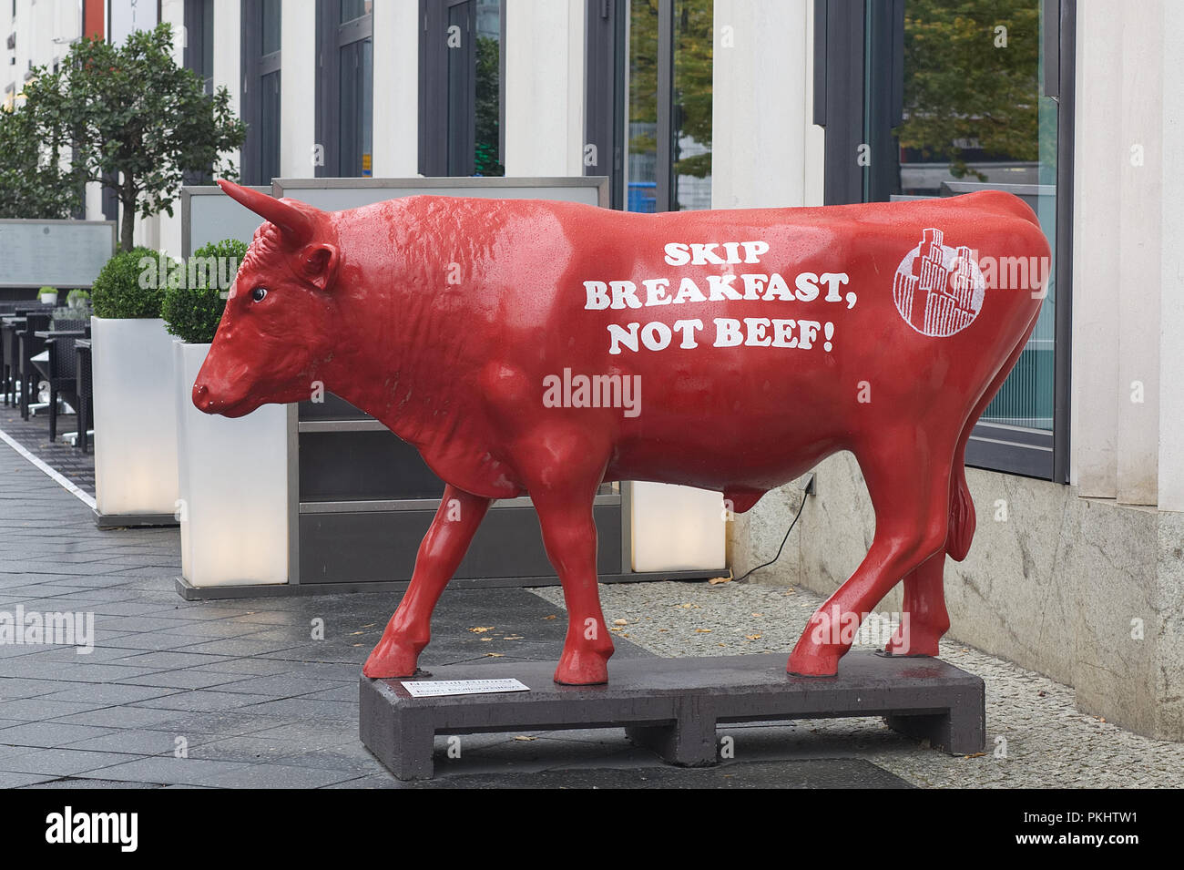 Cow statue hi-res stock photography and images - Alamy
